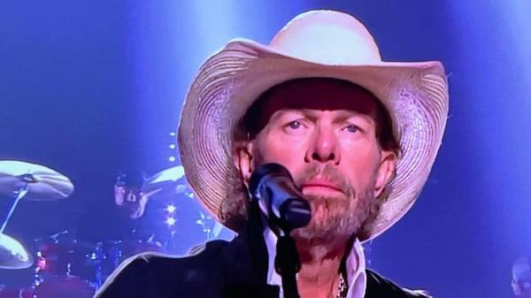 The Story Behind Toby Keiths Poignant Song “dont Let The Old Man In”